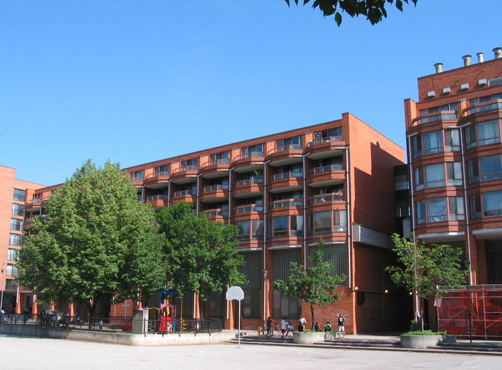 Crombie Park Apartments, 25 Henry Lane Terrace Toronto, ON - REW