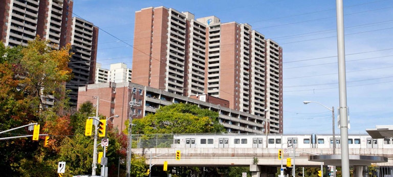 Crescent Town IV, 7 Crescent Place Toronto, ON | REW