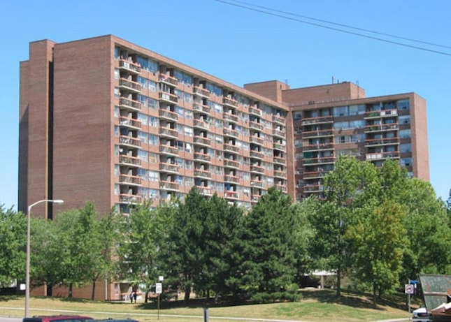 Cedarbrae Manor, 65 Greencrest Circuit Toronto, ON - REW